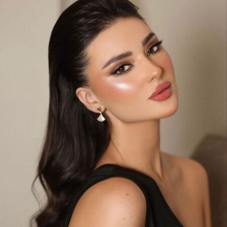 12 Aesthetic Makeup Photoshoot Ideas That Enhance Your Beauty